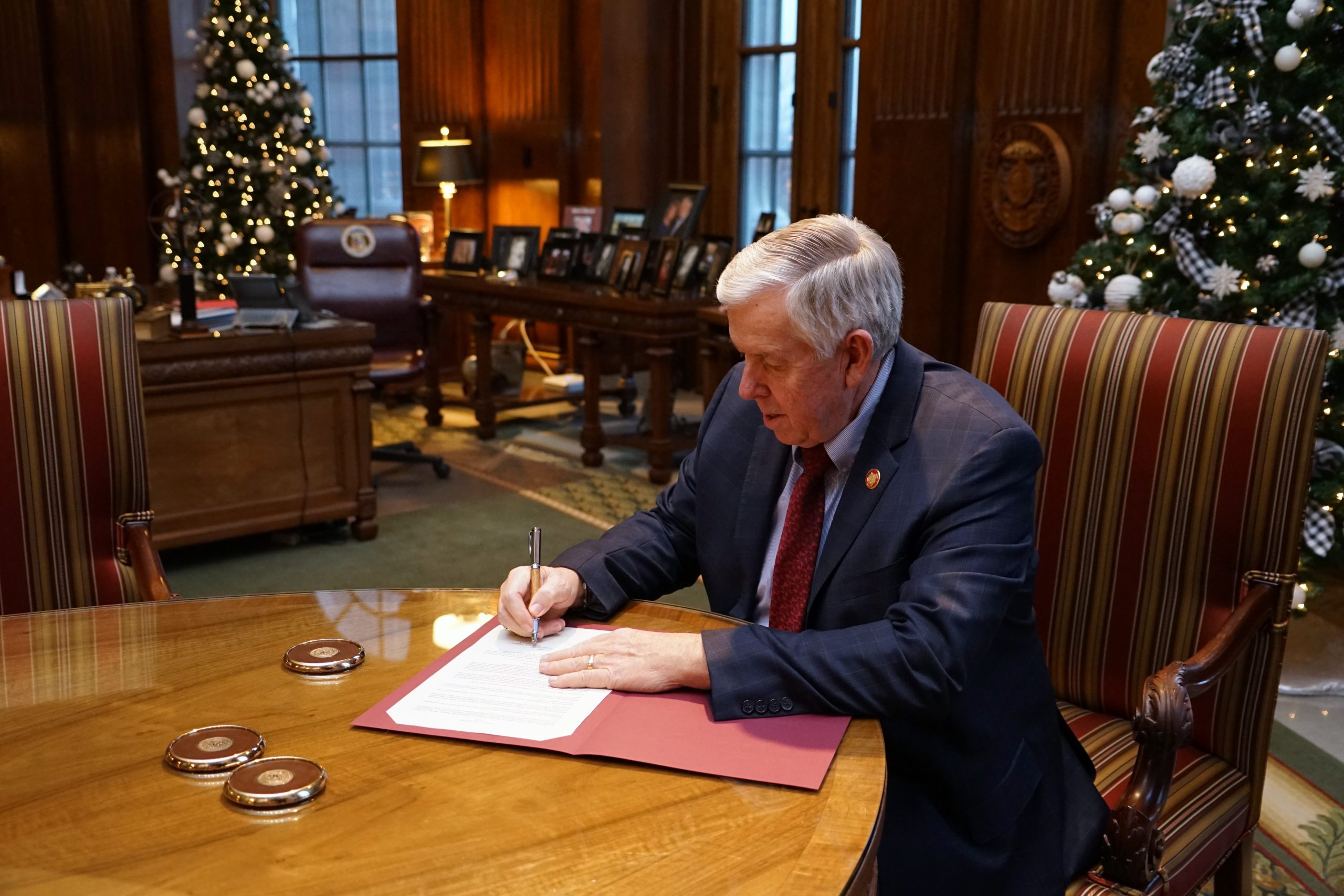 Gov. Parson Signs Executive Order Activating the State Emergency ...